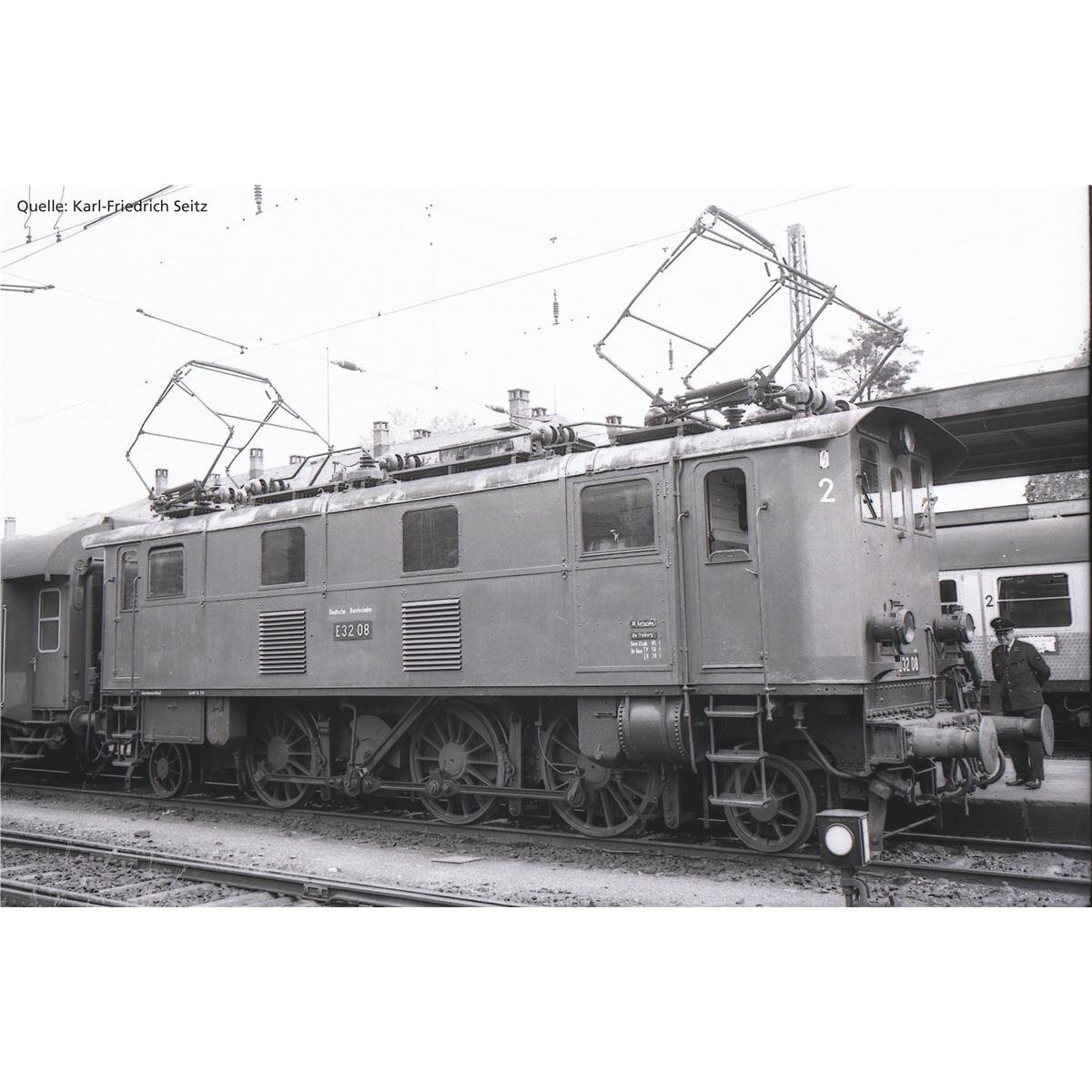 Piko H0 51411 - ~E-Lok BR E 32 DB III + PluX22 Dec., 322,83